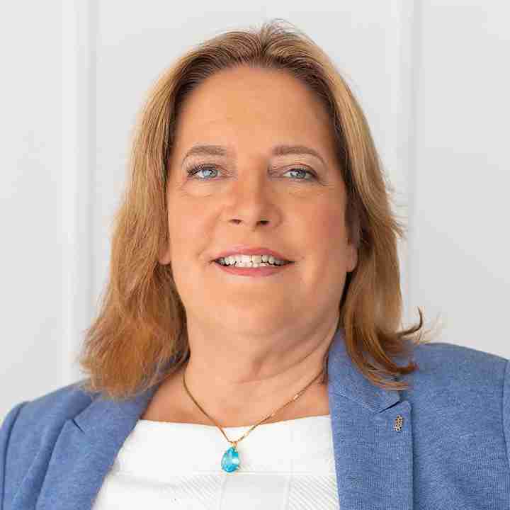 Jennifer Coon - Beach Front Mann Realty